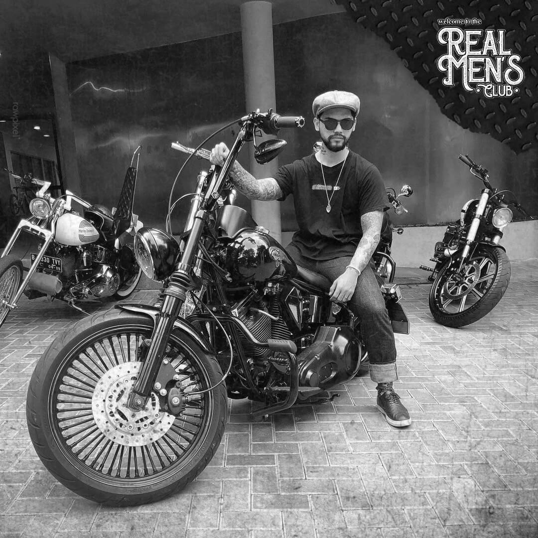 Celebs – Folti Baffi